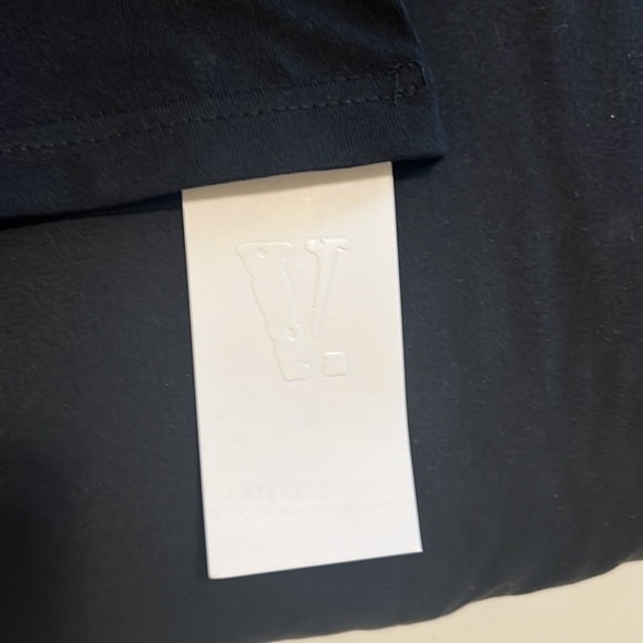 VLONE | Shirts | Vlone Tshirt Size L Statue Of Liberty X Barbwire ...